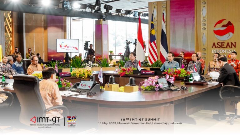 THE 15th IMT-GT INDONESIA-MALAYSIA-THAILAND GROWTH TRIANGLE SUMMIT IN ...